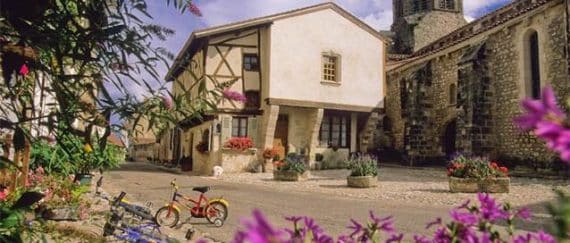 CHARROUX : Plus beau village de France - Domaine des grandes côtes